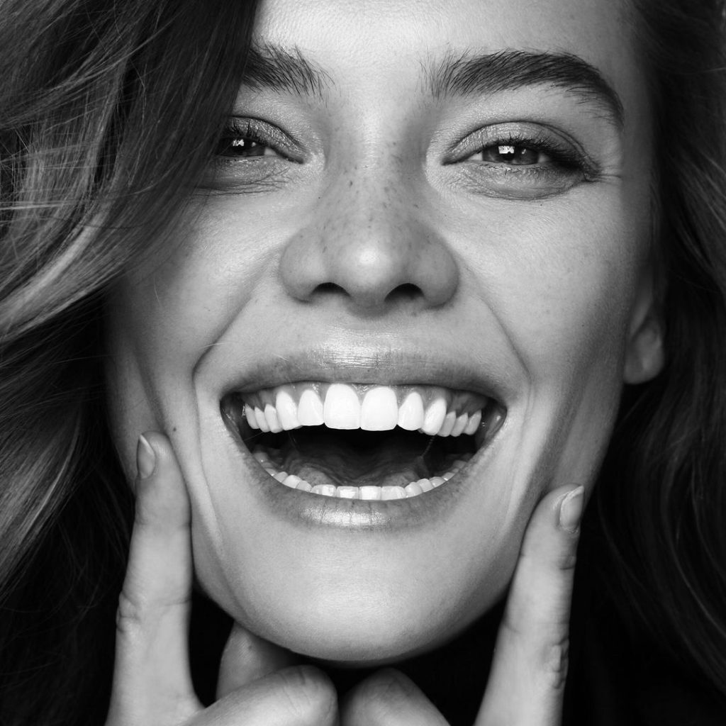 Hollywood Smile vs. Natural Smile Makeovers: What’s the Difference ...